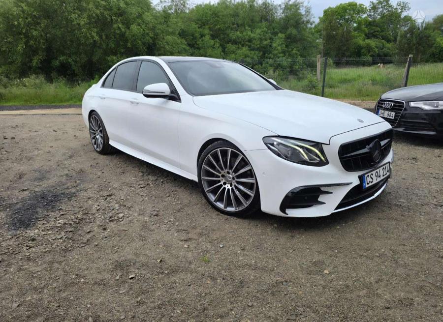 White Mercedes-Benz E 220 2016 in Silute, with an engine capacity of 2.00 L and mileage of 500 thousand km for 12800 €, photo 1 on AUTOMOTO.COM.LV