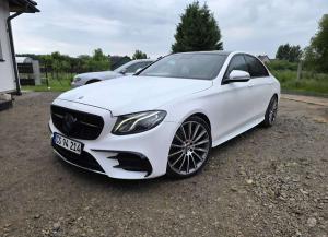White Mercedes-Benz E 220 2016 in Silute, with an engine capacity of 2.00 L and mileage of 500 thousand km for 12800 €, photo 3 on AUTOMOTO.COM.LV