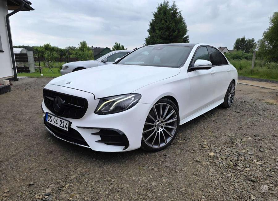 White Mercedes-Benz E 220 2016 in Silute, with an engine capacity of 2.00 L and mileage of 500 thousand km for 12800 €, photo 3 on AUTOMOTO.COM.LV
