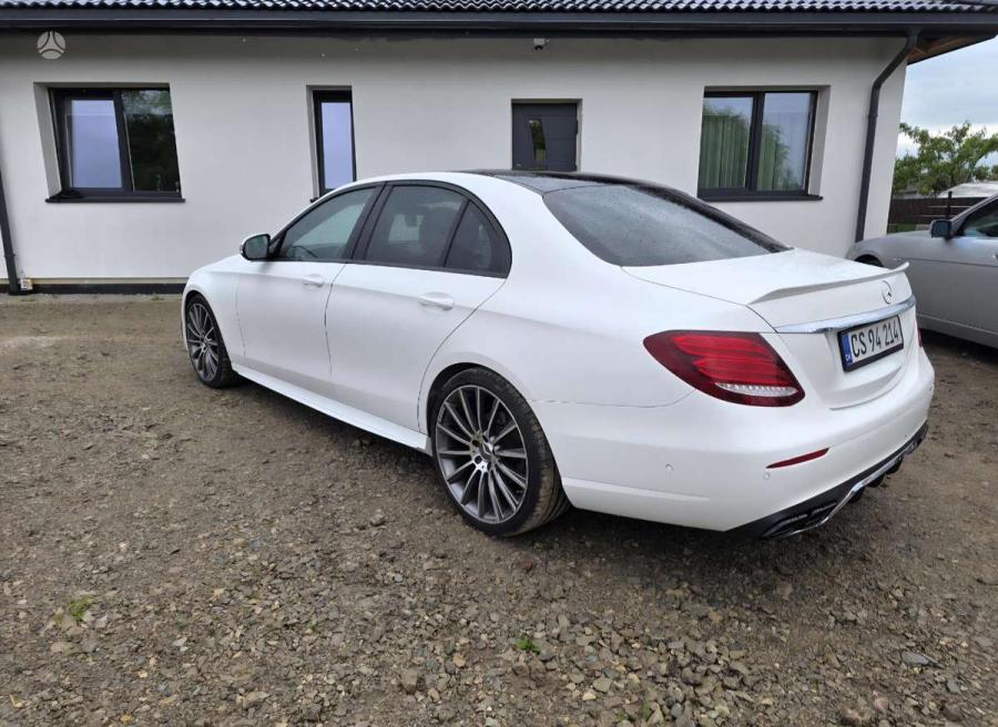 White Mercedes-Benz E 220 2016 in Silute, with an engine capacity of 2.00 L and mileage of 500 thousand km for 12800 €, photo 4 on AUTOMOTO.COM.LV