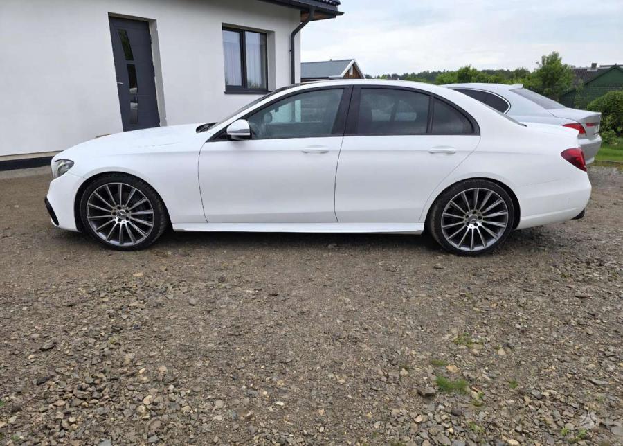 White Mercedes-Benz E 220 2016 in Silute, with an engine capacity of 2.00 L and mileage of 500 thousand km for 12800 €, photo 7 on AUTOMOTO.COM.LV