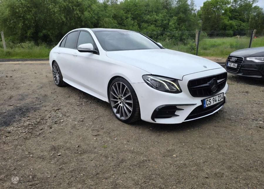 White Mercedes-Benz E 220 2016 in Silute, with an engine capacity of 2.00 L and mileage of 500 thousand km for 12800 €, photo 9 on AUTOMOTO.COM.LV