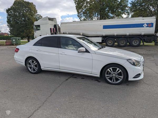 Mercedes-Benz E 220 2016 Viļņa vietnē Balts Mercedes-Benz E 220 2016 Viļņa, ar dzinēja tilpumu 2.14 L un nobraukumu 0 tūkst. km par 15000 €, foto 7 vietnē AUTOMOTO.COM.LV