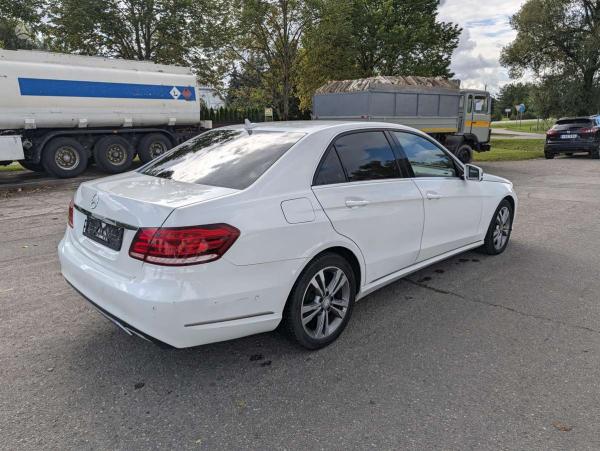 Mercedes-Benz E 220 2016 Viļņa vietnē Balts Mercedes-Benz E 220 2016 Viļņa, ar dzinēja tilpumu 2.14 L un nobraukumu 0 tūkst. km par 15000 €, foto 10 vietnē AUTOMOTO.COM.LV