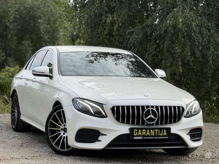 White Mercedes-Benz E 220 2016 in Siauliai, with an engine capacity of 2.14 L and mileage of 235 thousand km for 18999 €, photo 3 on AUTOMOTO.COM.LV