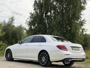 White Mercedes-Benz E 220 2016 in Siauliai, with an engine capacity of 2.14 L and mileage of 235 thousand km for 18999 €, photo 4 on AUTOMOTO.COM.LV