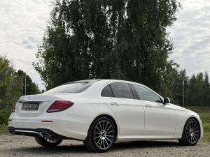 White Mercedes-Benz E 220 2016 in Siauliai, with an engine capacity of 2.14 L and mileage of 235 thousand km for 18999 €, photo 5 on AUTOMOTO.COM.LV