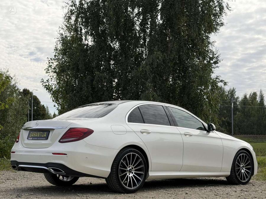 White Mercedes-Benz E 220 2016 in Siauliai, with an engine capacity of 2.14 L and mileage of 235 thousand km for 18999 €, photo 5 on AUTOMOTO.COM.LV
