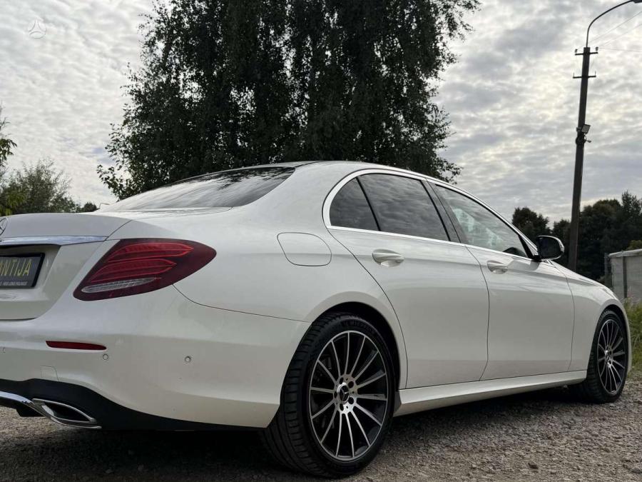 White Mercedes-Benz E 220 2016 in Siauliai, with an engine capacity of 2.14 L and mileage of 235 thousand km for 18999 €, photo 9 on AUTOMOTO.COM.LV