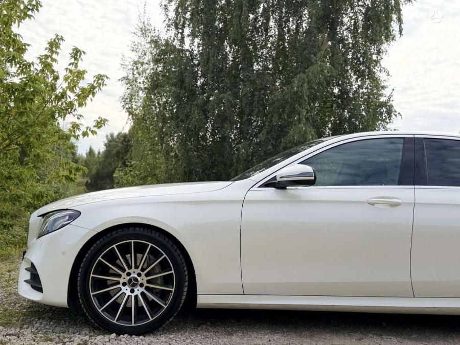 White Mercedes-Benz E 220 2016 in Siauliai, with an engine capacity of 2.14 L and mileage of 235 thousand km for 18999 €, photo 12 on AUTOMOTO.COM.LV