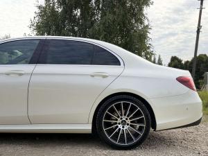 White Mercedes-Benz E 220 2016 in Siauliai, with an engine capacity of 2.14 L and mileage of 235 thousand km for 18999 €, photo 13 on AUTOMOTO.COM.LV