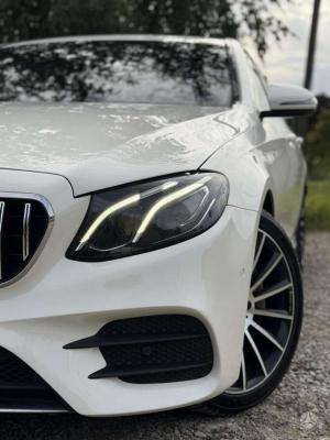 White Mercedes-Benz E 220 2016 in Siauliai, with an engine capacity of 2.14 L and mileage of 235 thousand km for 18999 €, photo 17 on AUTOMOTO.COM.LV
