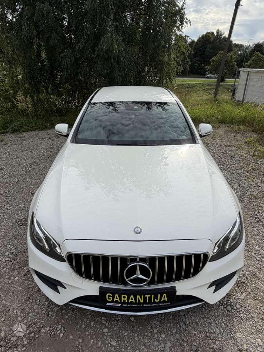 White Mercedes-Benz E 220 2016 in Siauliai, with an engine capacity of 2.14 L and mileage of 235 thousand km for 18999 €, photo 20 on AUTOMOTO.COM.LV