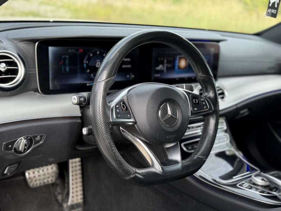 White Mercedes-Benz E 220 2016 in Siauliai, with an engine capacity of 2.14 L and mileage of 235 thousand km for 18999 €, photo 24 on AUTOMOTO.COM.LV