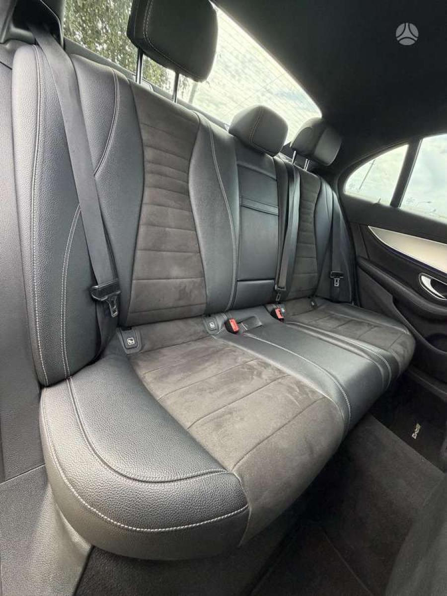 White Mercedes-Benz E 220 2016 in Siauliai, with an engine capacity of 2.14 L and mileage of 235 thousand km for 18999 €, photo 31 on AUTOMOTO.COM.LV