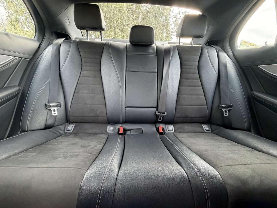White Mercedes-Benz E 220 2016 in Siauliai, with an engine capacity of 2.14 L and mileage of 235 thousand km for 18999 €, photo 33 on AUTOMOTO.COM.LV