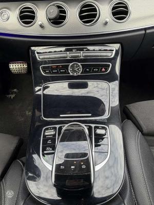 White Mercedes-Benz E 220 2016 in Siauliai, with an engine capacity of 2.14 L and mileage of 235 thousand km for 18999 €, photo 34 on AUTOMOTO.COM.LV