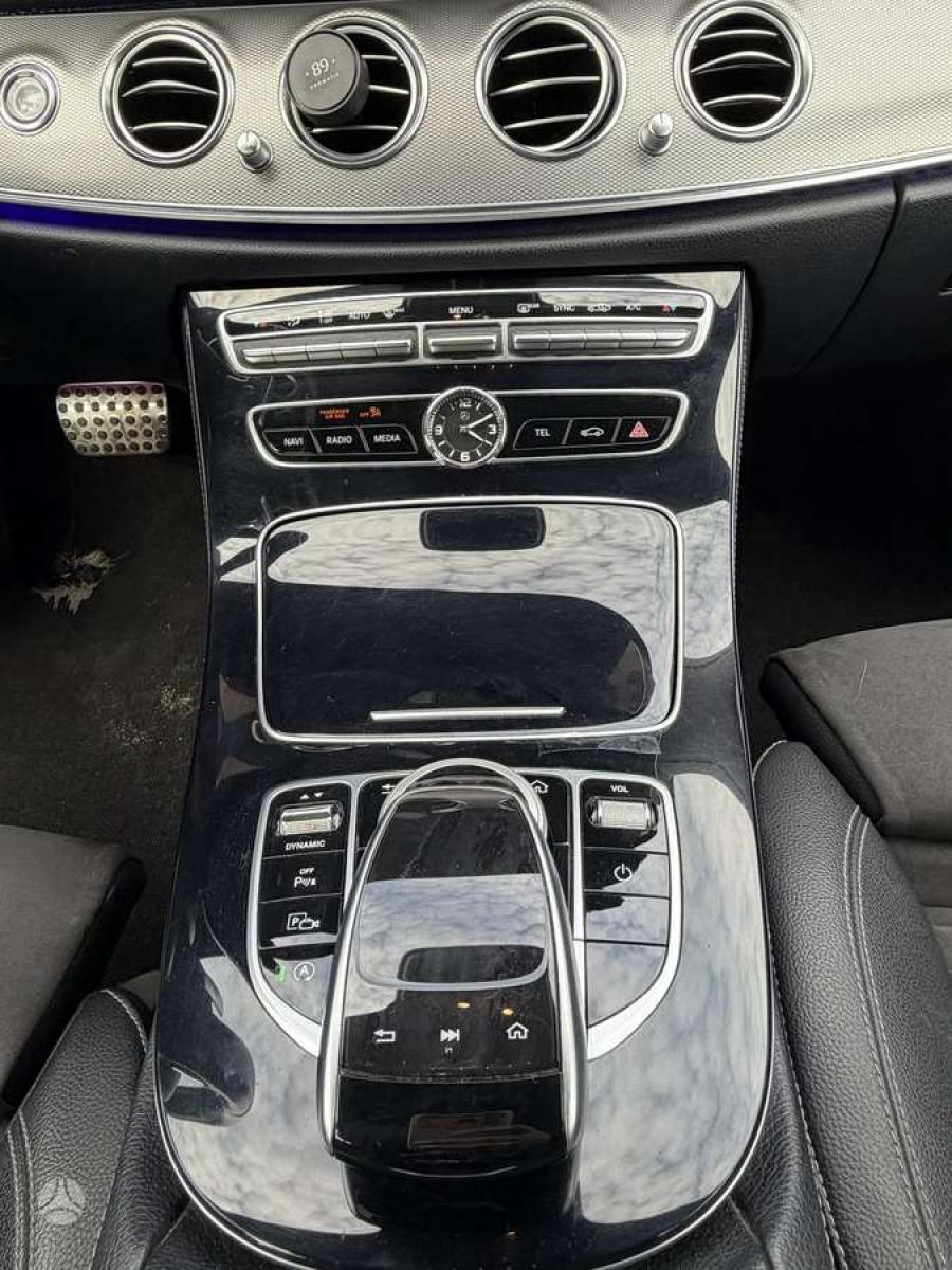 White Mercedes-Benz E 220 2016 in Siauliai, with an engine capacity of 2.14 L and mileage of 235 thousand km for 18999 €, photo 34 on AUTOMOTO.COM.LV
