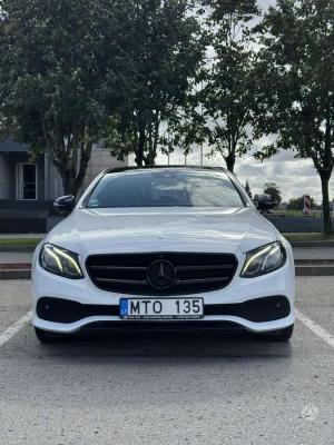Белый Мерседес E 220 2016 в Клайпеда, объемом двигателя 1.95 л и пробегом 307 тыс. км за 13999 €, фото 3 на AUTOMOTO.COM.LV
