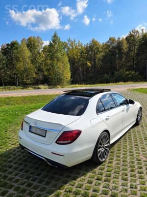Белый Мерседес E 220 2016 в Вильнюс, объемом двигателя 2.20 л и пробегом 530 тыс. км за 15500 €, фото 7 на AUTOMOTO.COM.LV