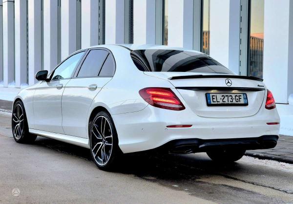 White Mercedes-Benz E 220 2017 in Vilnius, with an engine capacity of 1.95 L and mileage of 289 thousand km for 19800 €, photo 5 on AUTOMOTO.COM.LV