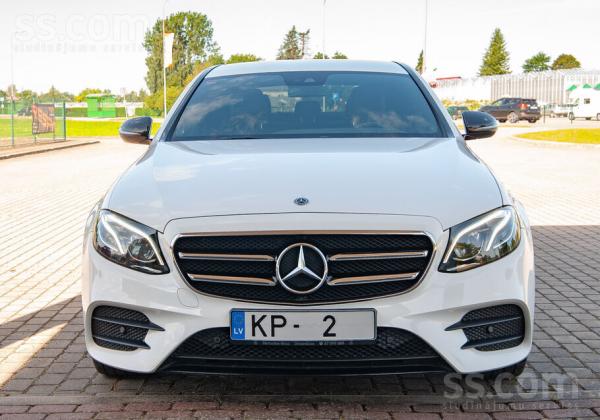 Balts Mercedes-Benz E 220 2017 Cēsis, ar dzinēja tilpumu 2.00 L un nobraukumu 155 tūkst. km par 23350 €, foto 1 vietnē AUTOMOTO.COM.LV