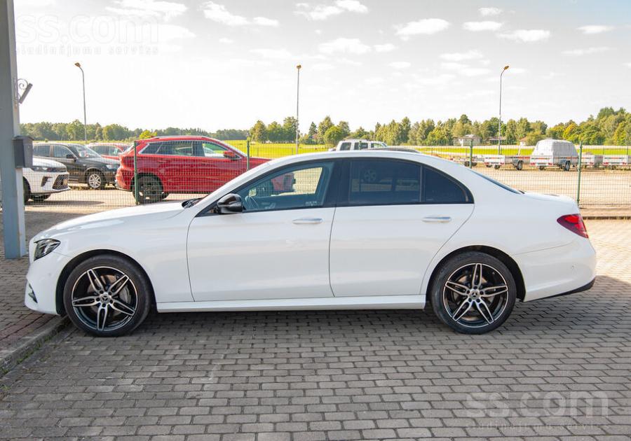 White Mercedes-Benz E 220 2017 in Cesis, with an engine capacity of 2.00 L and mileage of 155 thousand km for 23350 €, photo 4 on AUTOMOTO.COM.LV