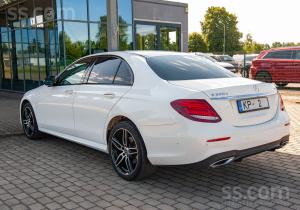 White Mercedes-Benz E 220 2017 in Cesis, with an engine capacity of 2.00 L and mileage of 155 thousand km for 23350 €, photo 5 on AUTOMOTO.COM.LV