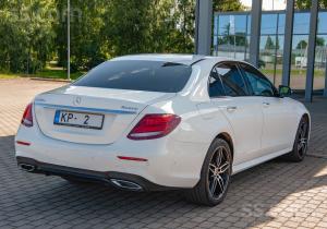 White Mercedes-Benz E 220 2017 in Cesis, with an engine capacity of 2.00 L and mileage of 155 thousand km for 23350 €, photo 7 on AUTOMOTO.COM.LV