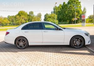 White Mercedes-Benz E 220 2017 in Cesis, with an engine capacity of 2.00 L and mileage of 155 thousand km for 23350 €, photo 8 on AUTOMOTO.COM.LV