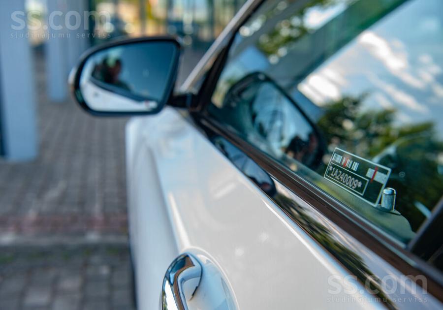 White Mercedes-Benz E 220 2017 in Cesis, with an engine capacity of 2.00 L and mileage of 155 thousand km for 23350 €, photo 14 on AUTOMOTO.COM.LV