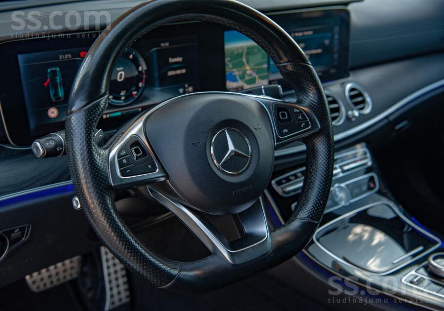 White Mercedes-Benz E 220 2017 in Cesis, with an engine capacity of 2.00 L and mileage of 155 thousand km for 23350 €, photo 16 on AUTOMOTO.COM.LV