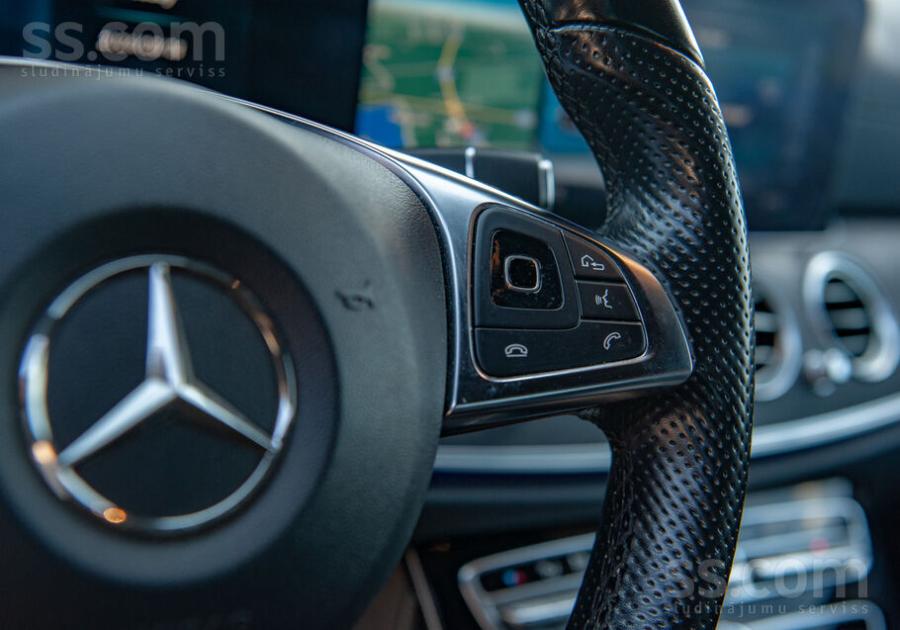 White Mercedes-Benz E 220 2017 in Cesis, with an engine capacity of 2.00 L and mileage of 155 thousand km for 23350 €, photo 18 on AUTOMOTO.COM.LV