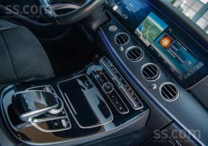 White Mercedes-Benz E 220 2017 in Cesis, with an engine capacity of 2.00 L and mileage of 155 thousand km for 23350 €, photo 26 on AUTOMOTO.COM.LV