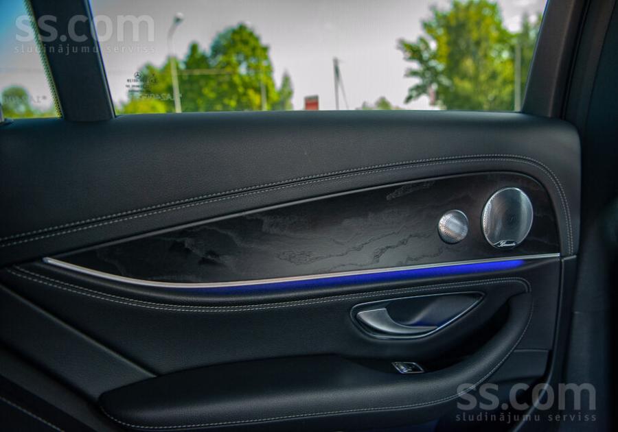 White Mercedes-Benz E 220 2017 in Cesis, with an engine capacity of 2.00 L and mileage of 155 thousand km for 23350 €, photo 31 on AUTOMOTO.COM.LV