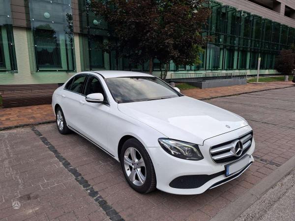 Balts Mercedes-Benz E 220 2017 Viļņa, ar dzinēja tilpumu 1.95 L un nobraukumu 397 tūkst. km par 13850 €, foto 1 vietnē AUTOMOTO.COM.LV