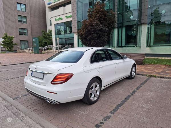 Balts Mercedes-Benz E 220 2017 Viļņa, ar dzinēja tilpumu 1.95 L un nobraukumu 397 tūkst. km par 13850 €, foto 3 vietnē AUTOMOTO.COM.LV