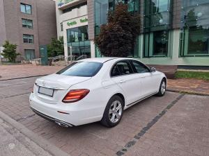 White Mercedes-Benz E 220 2017 in Vilnius, with an engine capacity of 1.95 L and mileage of 397 thousand km for 13850 €, photo 4 on AUTOMOTO.COM.LV