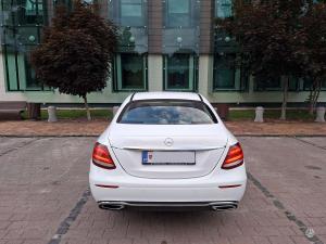 White Mercedes-Benz E 220 2017 in Vilnius, with an engine capacity of 1.95 L and mileage of 397 thousand km for 13850 €, photo 5 on AUTOMOTO.COM.LV