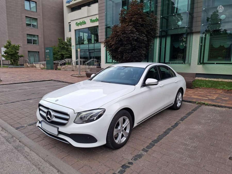 White Mercedes-Benz E 220 2017 in Vilnius, with an engine capacity of 1.95 L and mileage of 397 thousand km for 13850 €, photo 8 on AUTOMOTO.COM.LV
