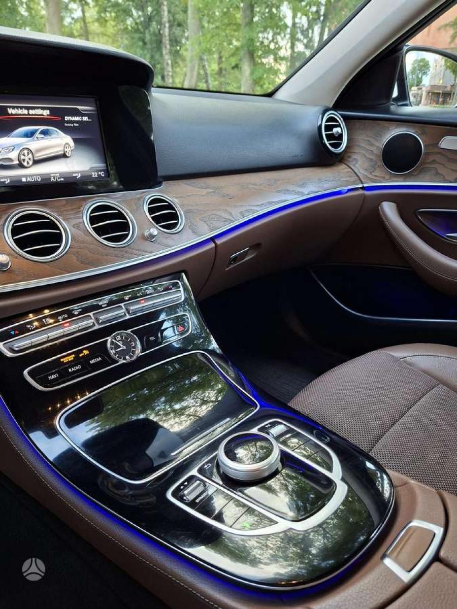 White Mercedes-Benz E 220 2017 in Vilnius, with an engine capacity of 1.95 L and mileage of 397 thousand km for 13850 €, photo 12 on AUTOMOTO.COM.LV