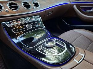 White Mercedes-Benz E 220 2017 in Vilnius, with an engine capacity of 1.95 L and mileage of 397 thousand km for 13850 €, photo 13 on AUTOMOTO.COM.LV