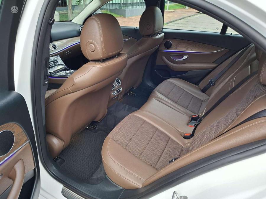 White Mercedes-Benz E 220 2017 in Vilnius, with an engine capacity of 1.95 L and mileage of 397 thousand km for 13850 €, photo 15 on AUTOMOTO.COM.LV
