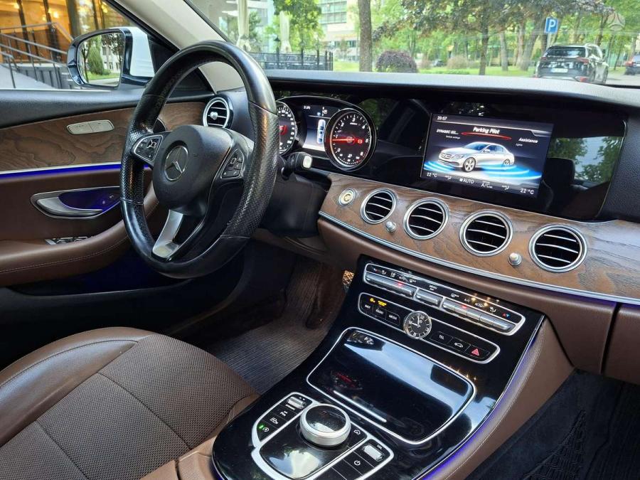 White Mercedes-Benz E 220 2017 in Vilnius, with an engine capacity of 1.95 L and mileage of 397 thousand km for 13850 €, photo 28 on AUTOMOTO.COM.LV