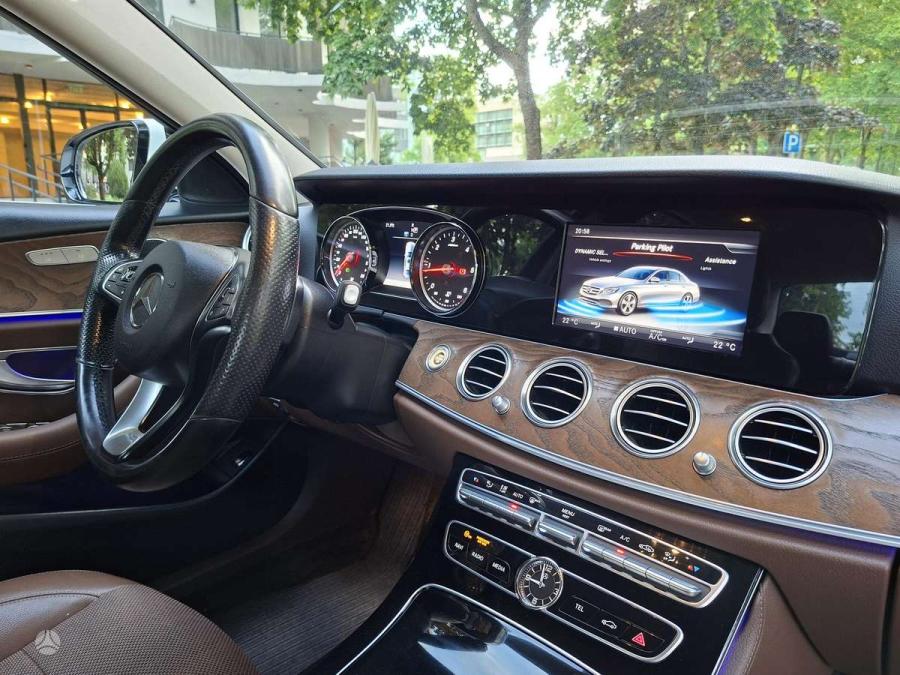 White Mercedes-Benz E 220 2017 in Vilnius, with an engine capacity of 1.95 L and mileage of 397 thousand km for 13850 €, photo 30 on AUTOMOTO.COM.LV