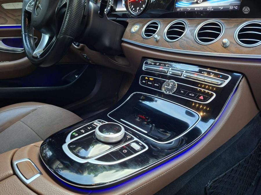 White Mercedes-Benz E 220 2017 in Vilnius, with an engine capacity of 1.95 L and mileage of 397 thousand km for 13850 €, photo 31 on AUTOMOTO.COM.LV