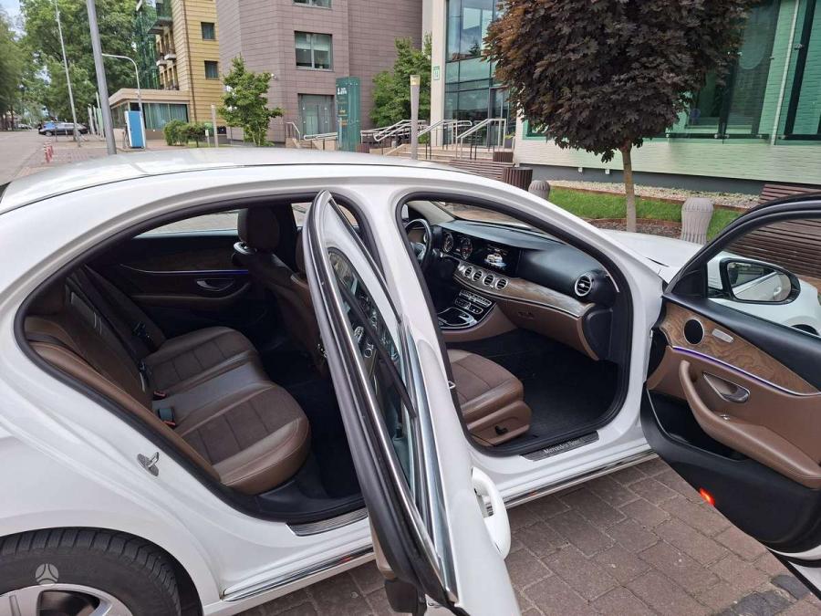 White Mercedes-Benz E 220 2017 in Vilnius, with an engine capacity of 1.95 L and mileage of 397 thousand km for 13850 €, photo 33 on AUTOMOTO.COM.LV
