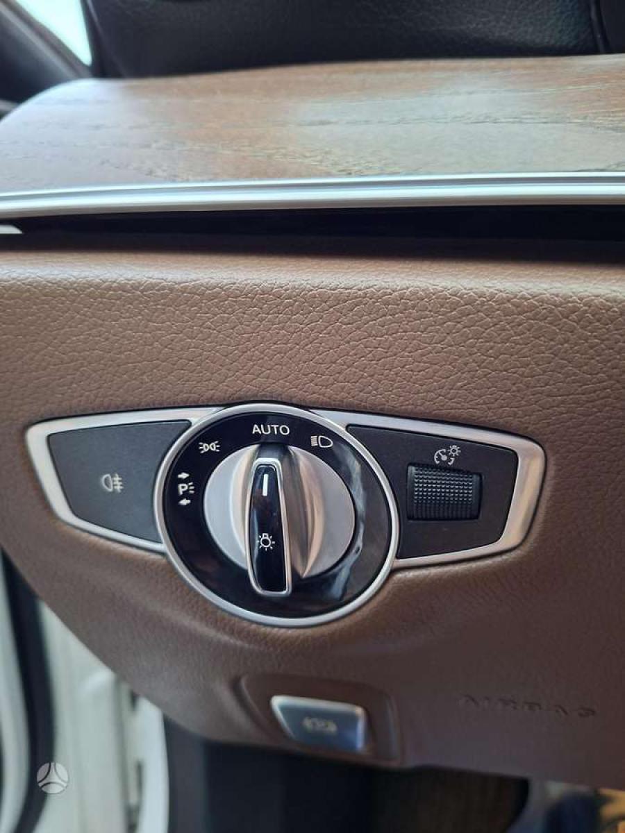 White Mercedes-Benz E 220 2017 in Vilnius, with an engine capacity of 1.95 L and mileage of 397 thousand km for 13850 €, photo 38 on AUTOMOTO.COM.LV