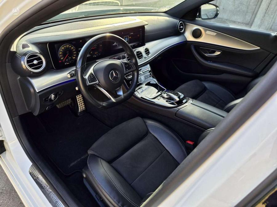 Белый Мерседес E 220 2017 в Мажейкяй, объемом двигателя 1.95 л и пробегом 113 тыс. км за 15900 €, фото 8 на AUTOMOTO.COM.LV