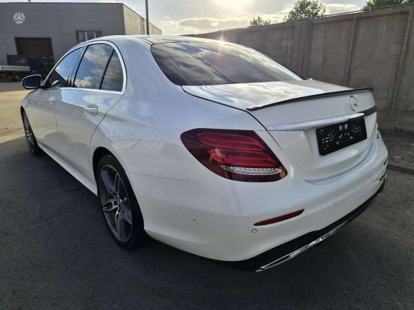 Balts Mercedes-Benz E 220 2017 Mažeikiai, ar dzinēja tilpumu 1.95 L un nobraukumu 113 tūkst. km par 15400 €, foto 3 vietnē AUTOMOTO.COM.LV